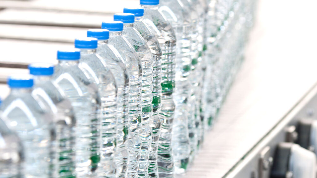 O que é PET? Conheça o universo de embalagens plásticas - Eplast